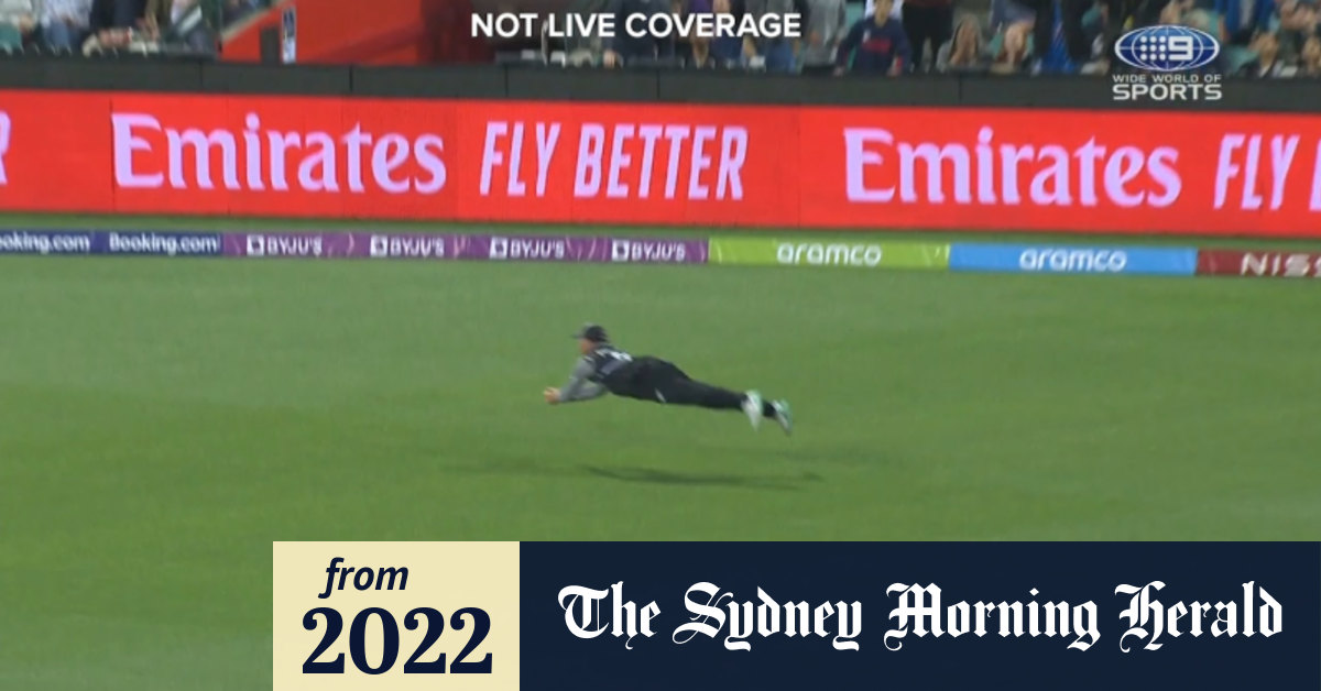 Video: Phillips' incredible 'superman' catch